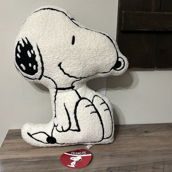 Peanuts | Accents | New Snoopy Peanuts 7x13 Sherpa Snoopy Shaped Throw ...